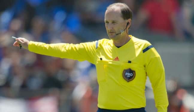 MLS Referee Kevin Stott makes a brilliant decision - The SportsRush