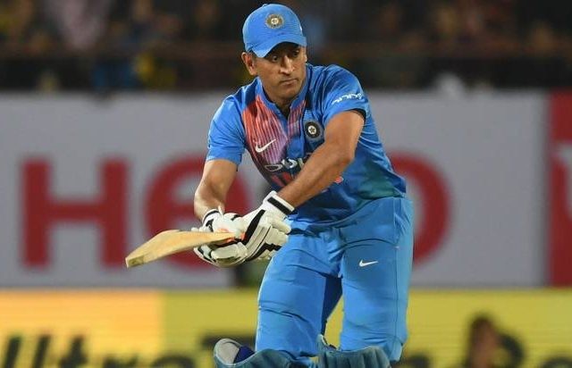 ms dhoni standing ovation Archives - The SportsRush