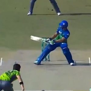 WATCH: Rohail Nazir reverse-paddles Shaheen Shah Afridi for awe ...