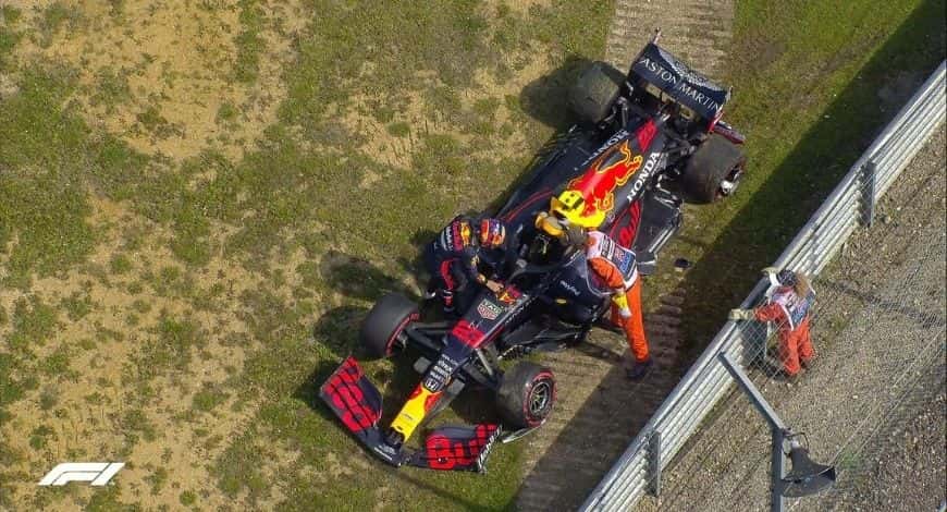Alex Albon Crash: Red Bull racer hits into the board in FP2 - The ...