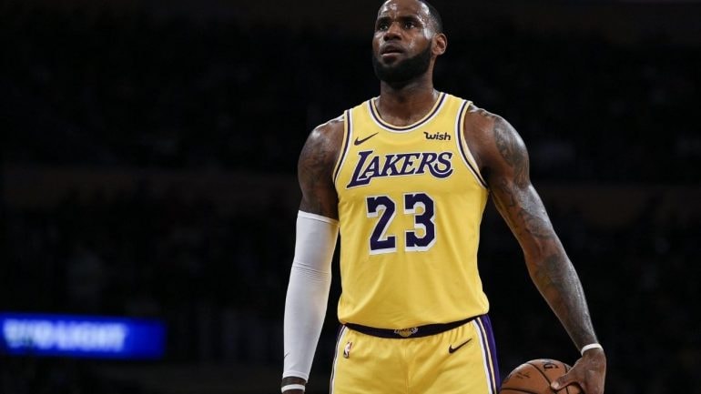 Why does LeBron James miss free throws? Lakers star's low free throw ...