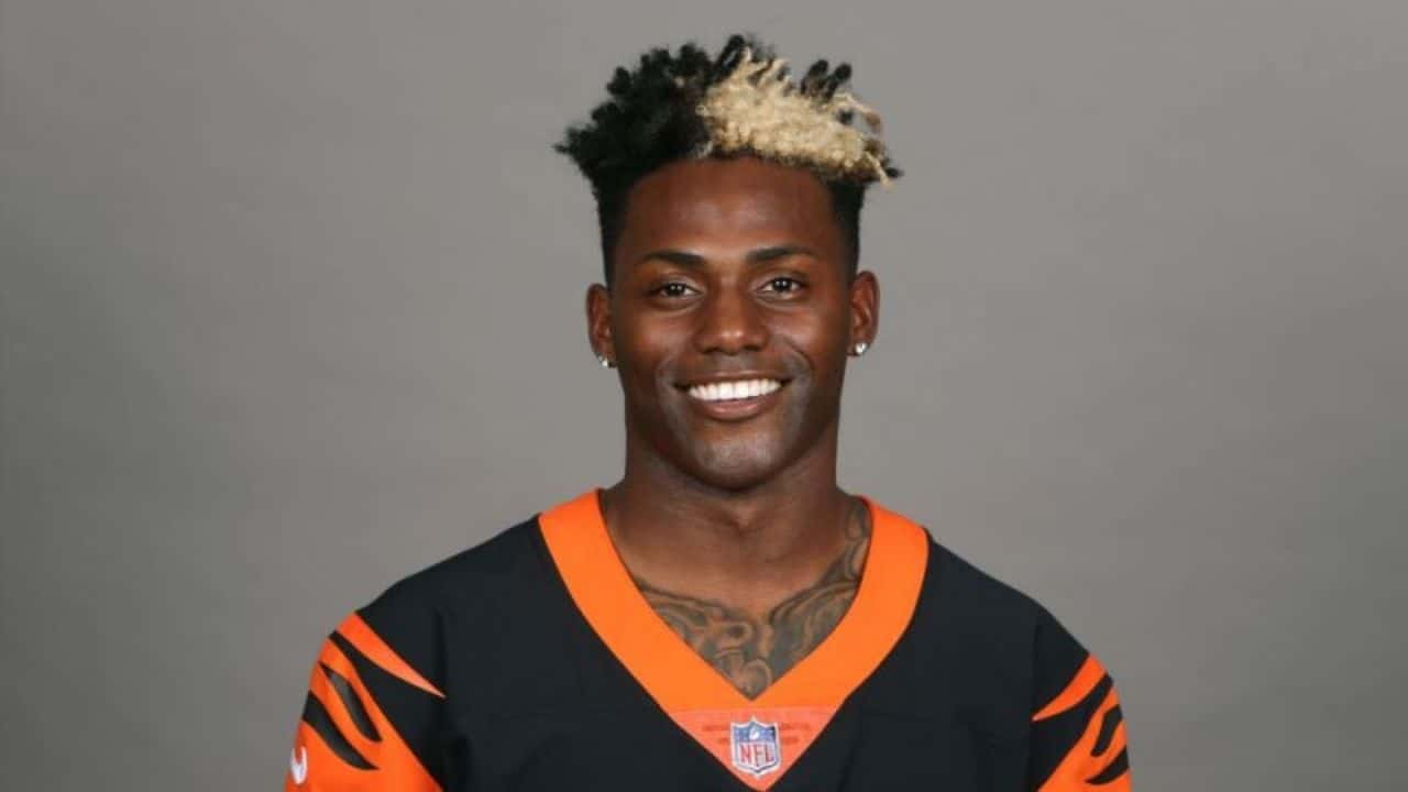 Jon Brown Kicker : Ex Soccer Player & Jacksonville Kicker Jon Brown ...