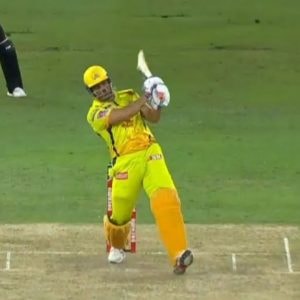 MS Dhoni six: Watch CSK captain smashes 102m six off SRH's T Natarajan ...