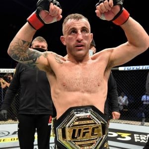 'From 200 lbs to 145-pound Champ': Alexander Volkanovski shows off the ...