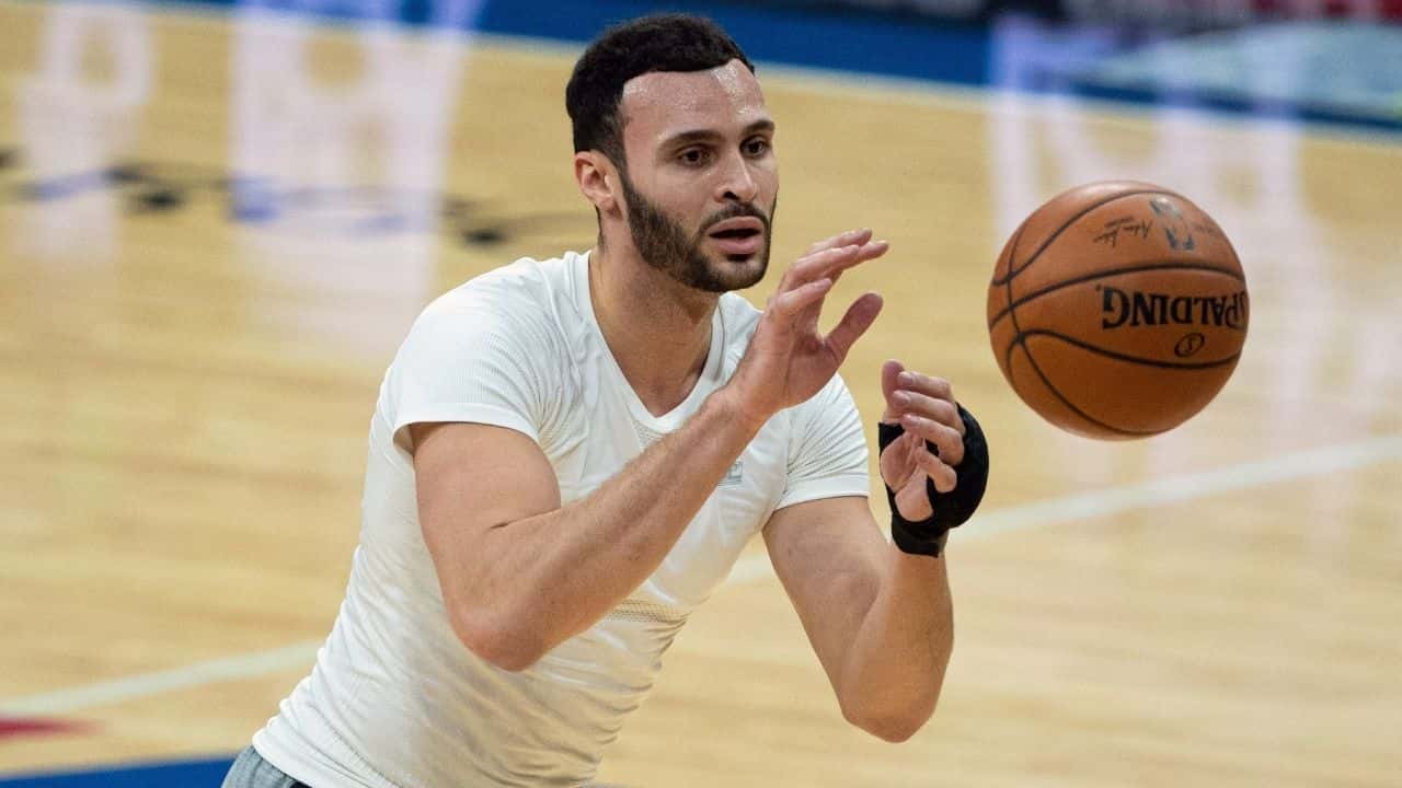 "I literally got traded for you and a first rounder": Larry Nance Jr ...