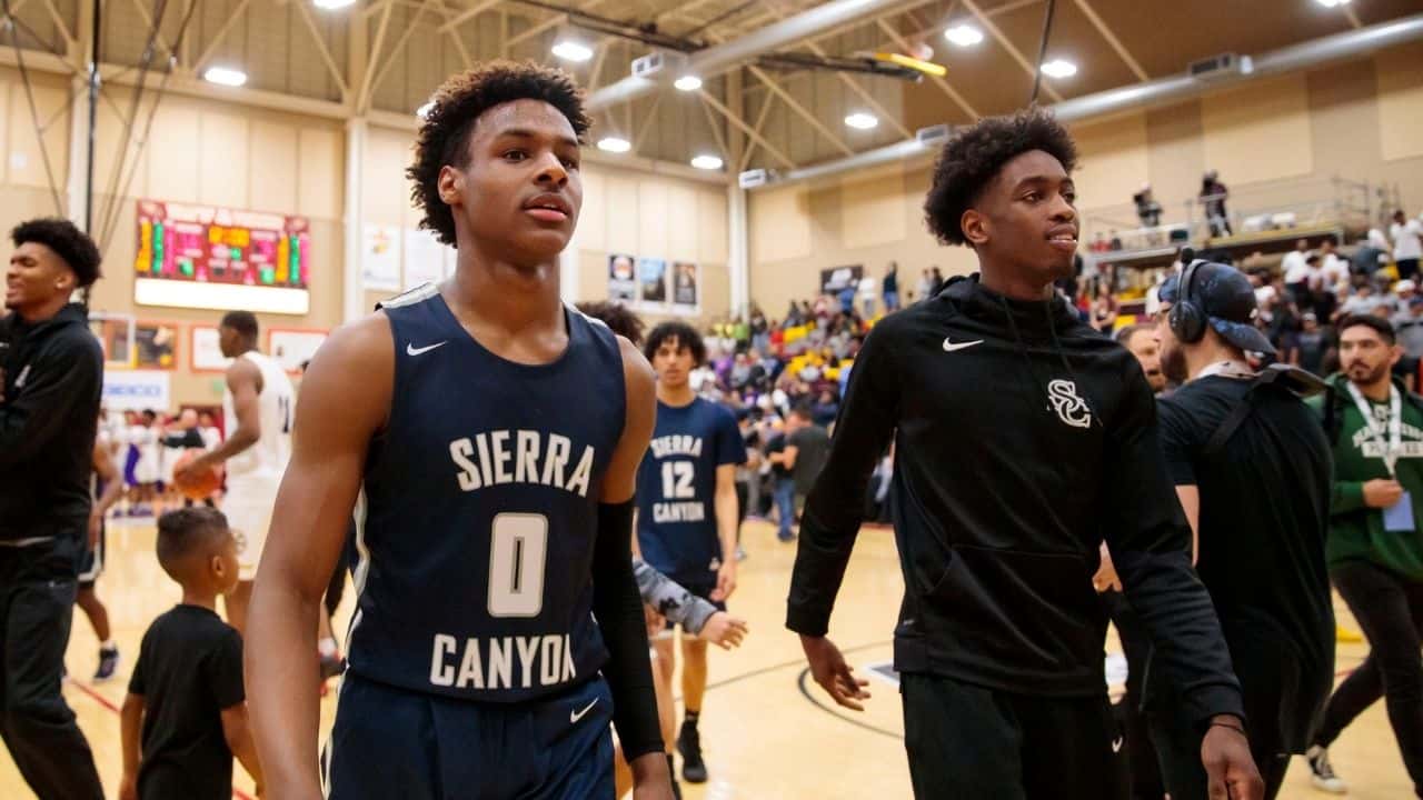 "I feel like I'm LeBron James": Zaire Wade dunks it with his head above ...