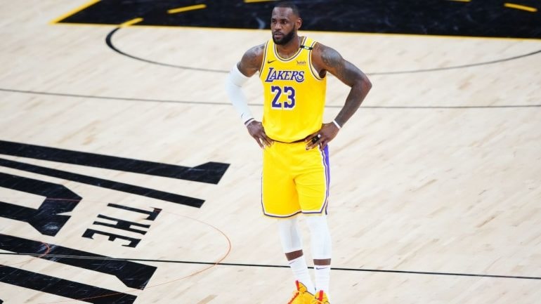 "LeBron James Balanced On A Yoga Ball For One Hour": Lakers Star Has A ...