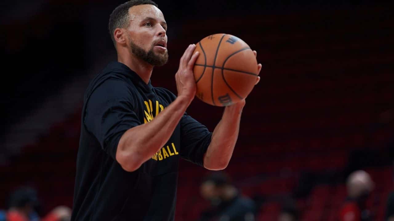 Stephen Curry Pre-Game Routine: Tunnel Shot, 100M dash, and everything ...