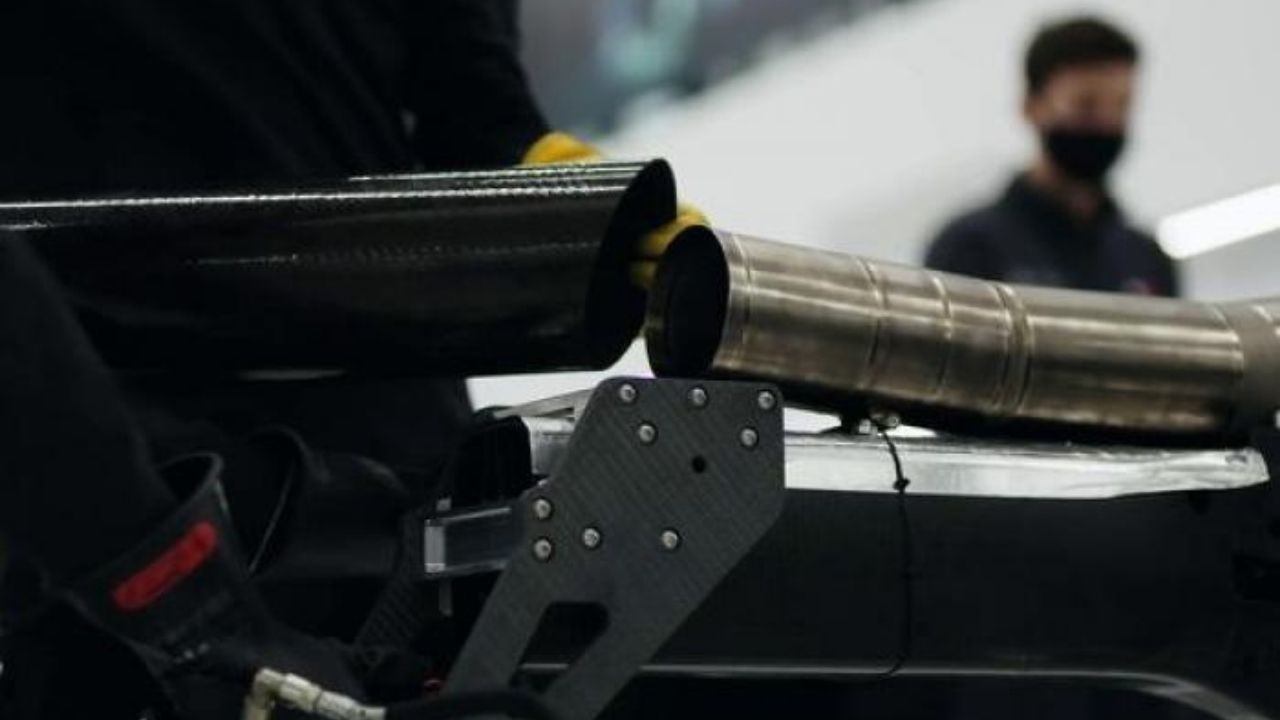 "The W13 is ALIVE"– Mercedes fires up its F1 car for 2022; first among ...