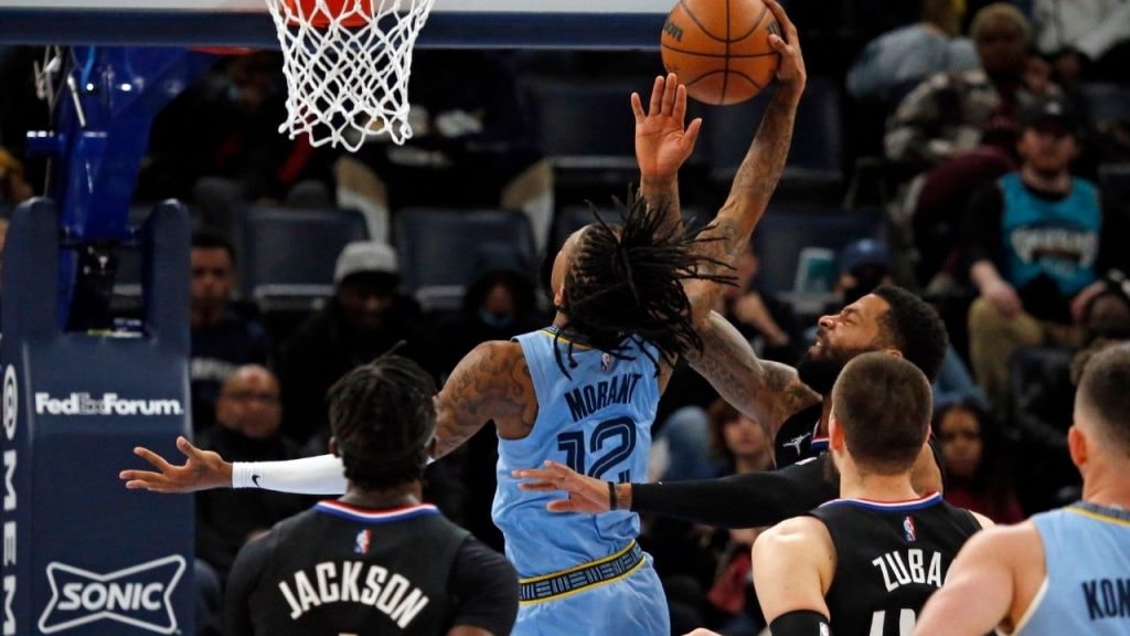 “Marcus Morris chose to practice his WWE moves on Ja Morant mid-game ...