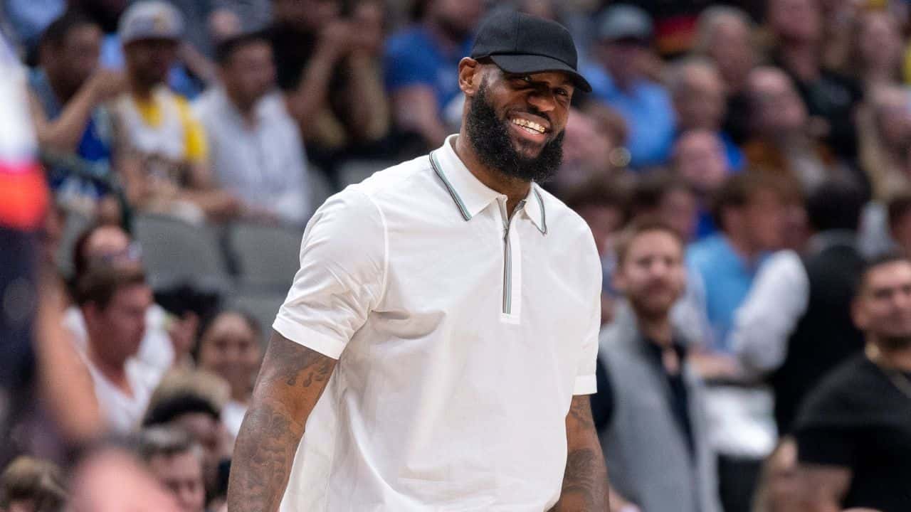 LeBron James' promotion for the new iPhone 14 pro on AT&T is drawing ...