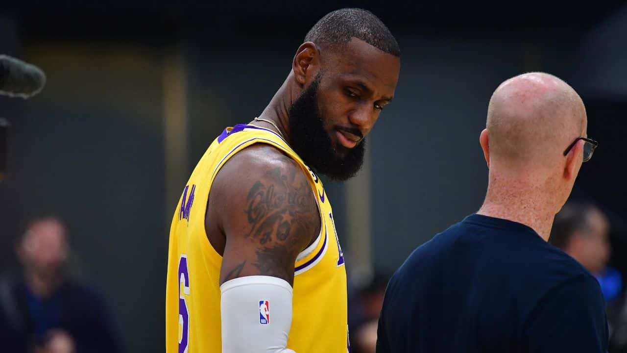 LeBron James’ new ‘Smurf AP’ watch is a hilarious lapse of judgement ...