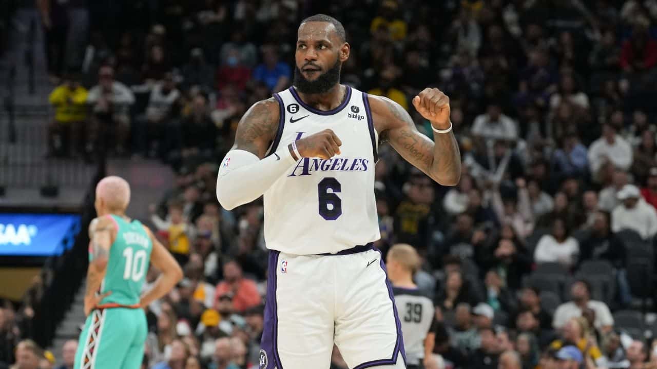 "The King of the NBA... And Handshakes": LeBron James Daps Up Everyone ...