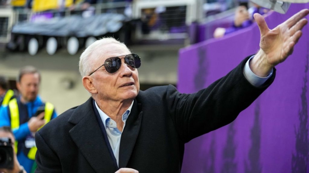 Jerry Jones Blasted By NFL Fans For Attempting To Keep 'Black Students ...