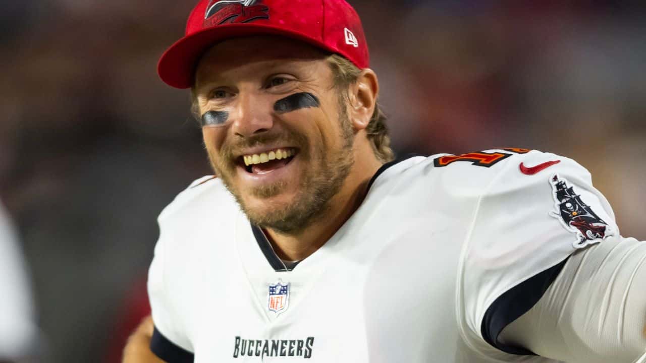 Tampa Bay Star Blaine Gabbert Heroically Rescues Passengers After a ...