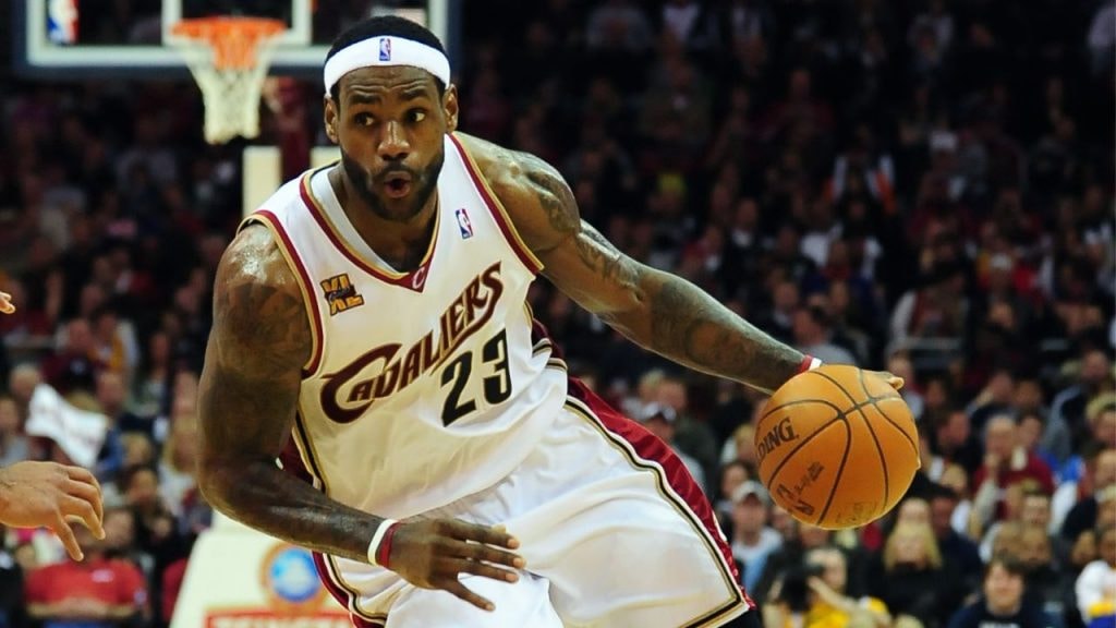 25-year-old LeBron James Once Dropped 48 on his Birthday, Trails Only ...