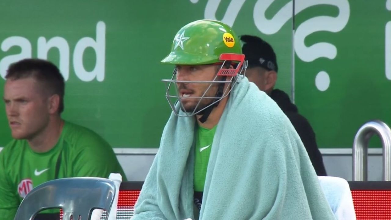 Why is Marcus Stoinis not playing today's BBL 12 match between Sydney ...