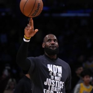 "38-Year-Old LeBron James is Leading the NBA!": Lakers Star Posts ...