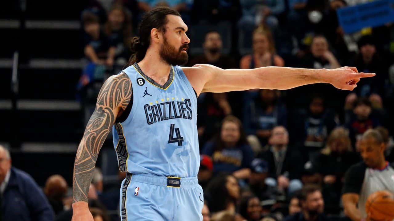 WATCH: Grizzlies Center Steven Adams Teaches Fan an Important Lesson in ...