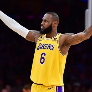 LeBron James' Hairline: Tracking Lakers Star’s ‘Bald Head’ Through His ...