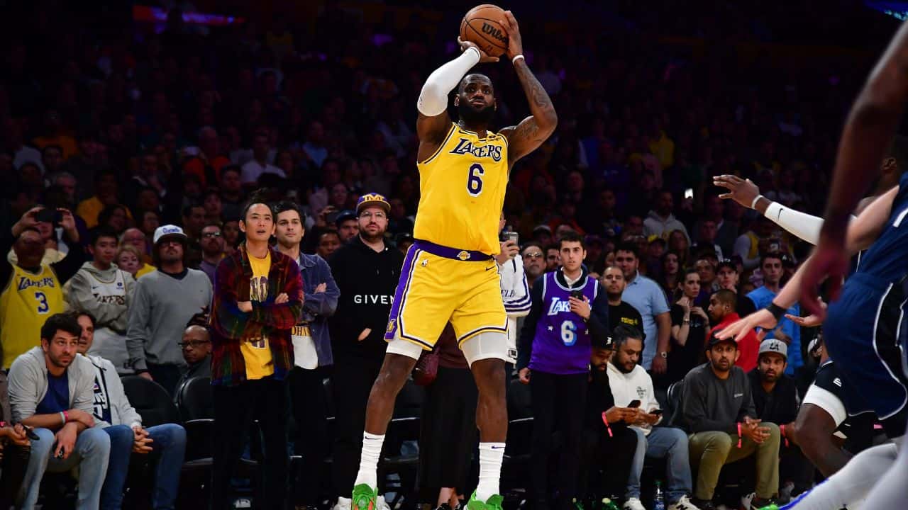 Is LeBron James Playing Tonight vs 76ers? Lakers Star's Injury Update ...