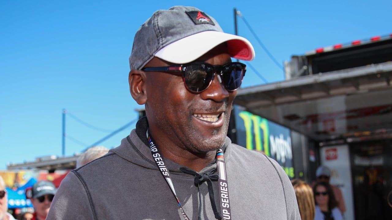 Michael Jordan was as a "Fun Guy" Before he Became the Ruthless ...