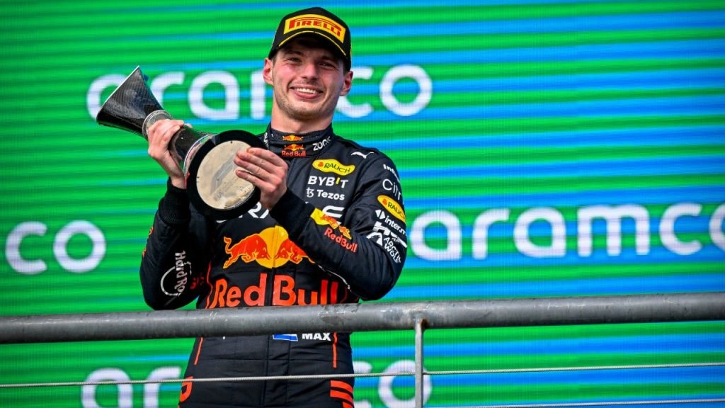 Max Verstappen Shows Off His Penchant To Be a Pit Crew Member by ...