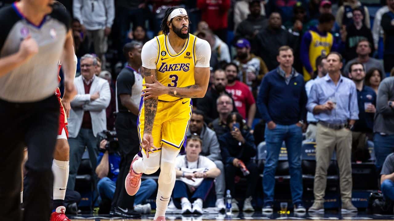 Is Anthony Davis Playing Tonight vs Mavericks? Lakers Release Injury ...