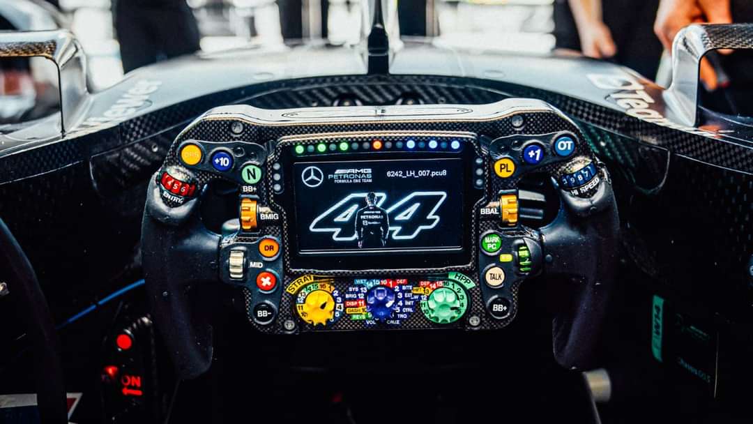 F1 Steering Wheel: How Does Lewis Hamilton's Formula 1 Steering Wheel ...
