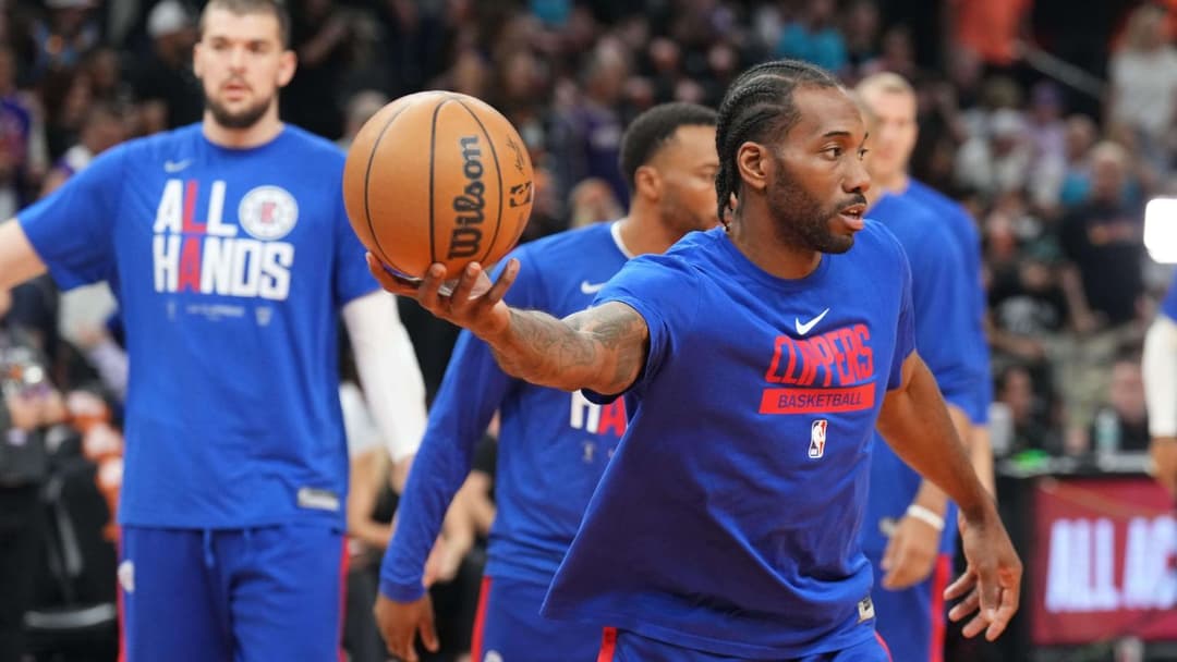 Kawhi Leonard’s Hand Size is so Big That Even a $1400 Phone Looks Tiny ...