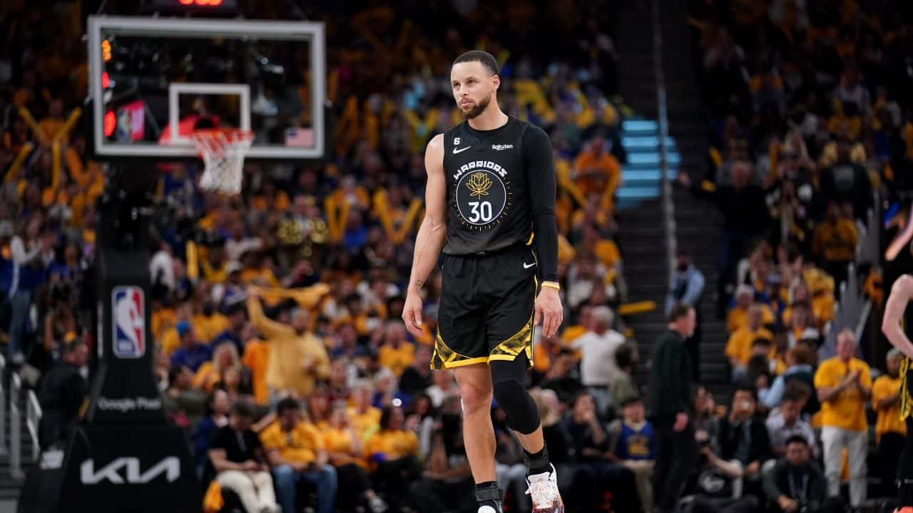 Is Stephen Curry Playing Against Kings? Warriors Release Injury Report for ‘Masterful’ Star ...