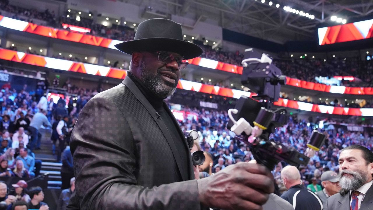 21-Year-Old Shaquille O'Neal Was Stunned with 20 Girls Doing 'Rockstar ...