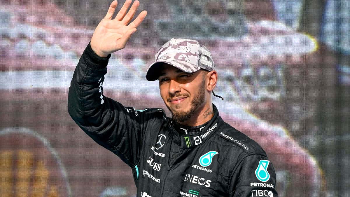 Fan Inks Lewis Hamilton Autograph After 7x World Champion Signs on Her ...