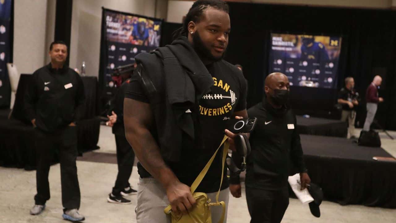 “Man’s a Machine”: Cowboys DT Mazi Smith Scares Opposition Fans With ...