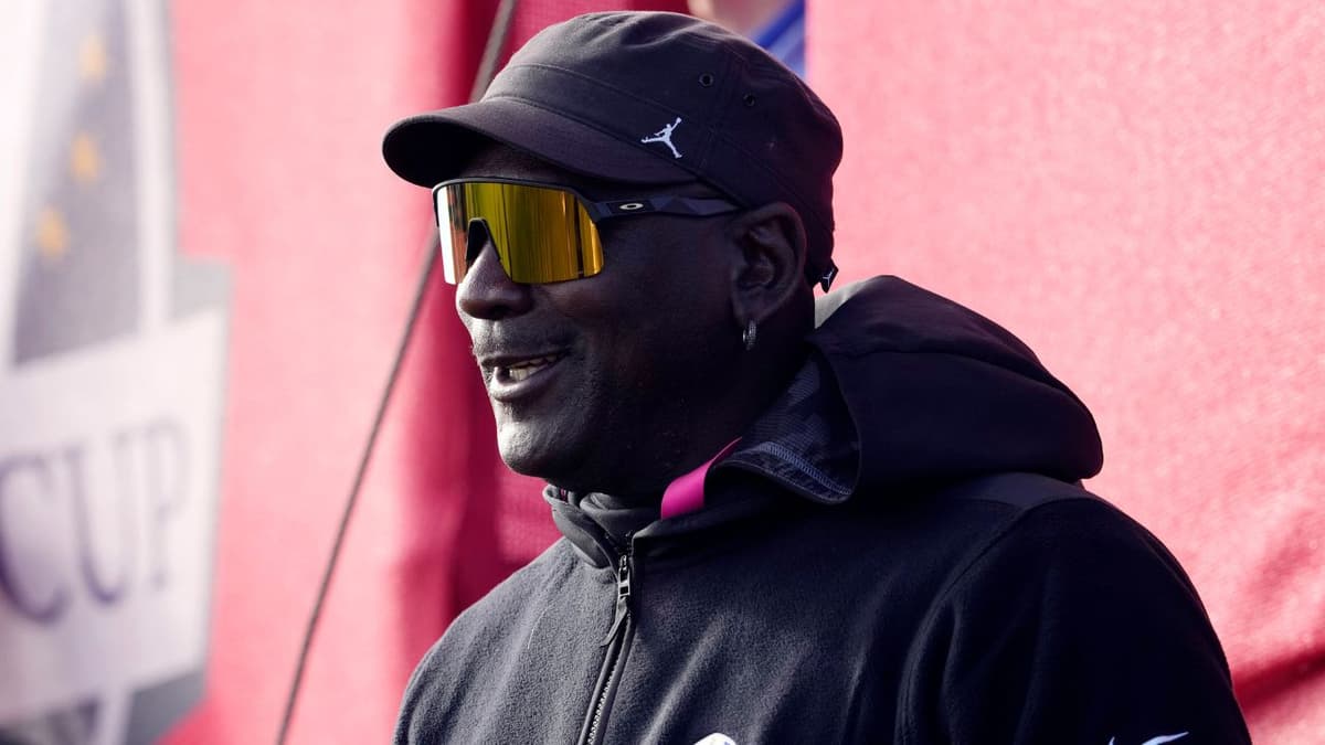 Pushing For Michael Jordan's $2,500,000 Nike Decision, James Jordan ...