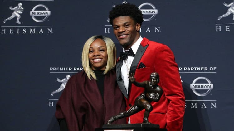 Lamar Jackson's Former Trainer Once Revealed How The QB's Mom Took on ...