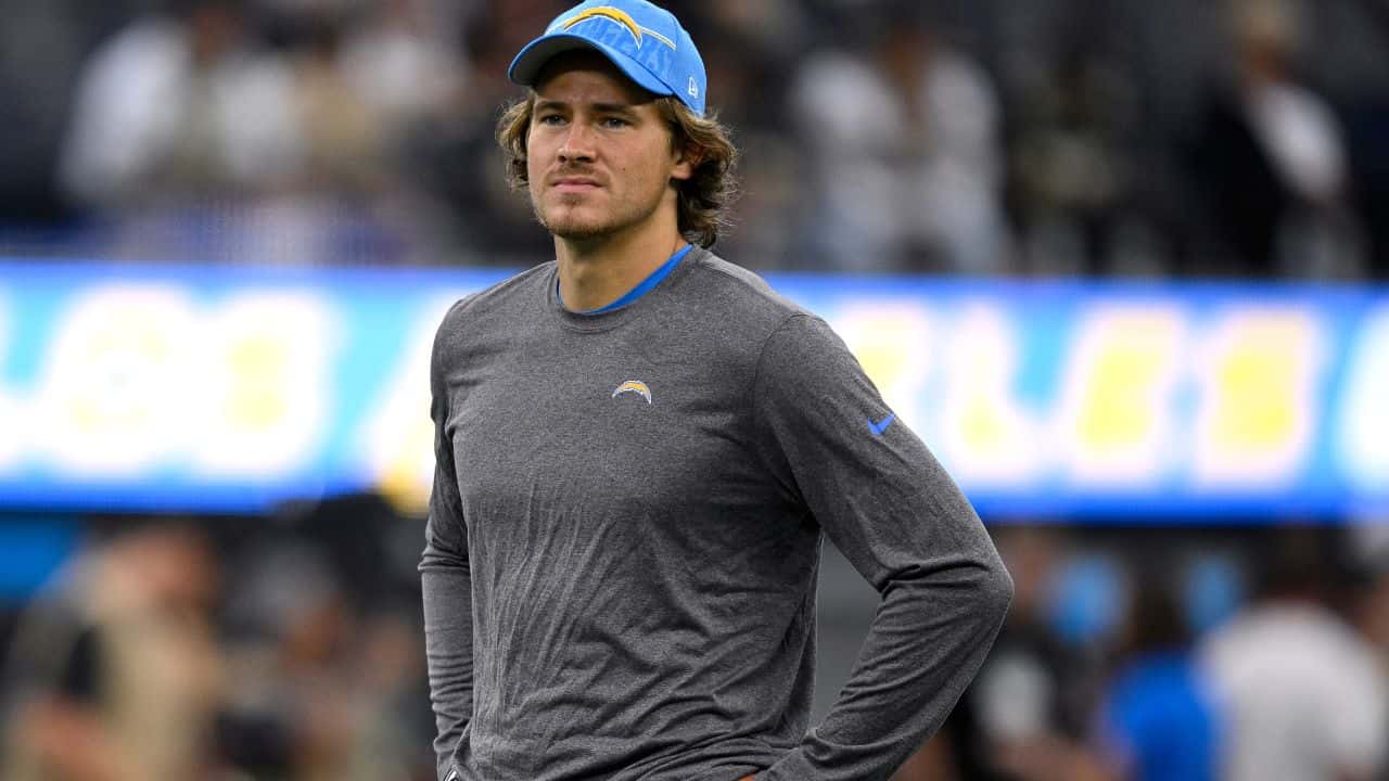 2 Years Before Signing $262,500,000 Deal, Justin Herbert Graciously ...