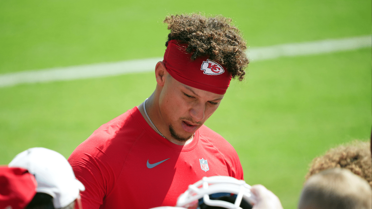 Patrick Mahomes is Giving Away a $1300 Worth Collectible to Celebrate ...