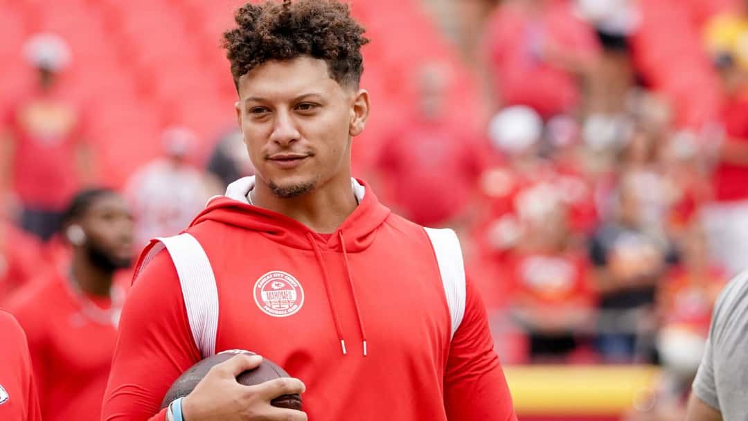 $70,000,000 Worth 'Sneakerhead' Patrick Mahomes Once Boasted About His ...