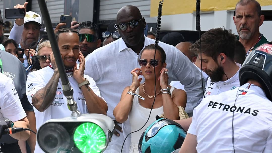 Lewis Hamilton Makes Insane Michael Jordan Flex That Makes the Crowd Go ...