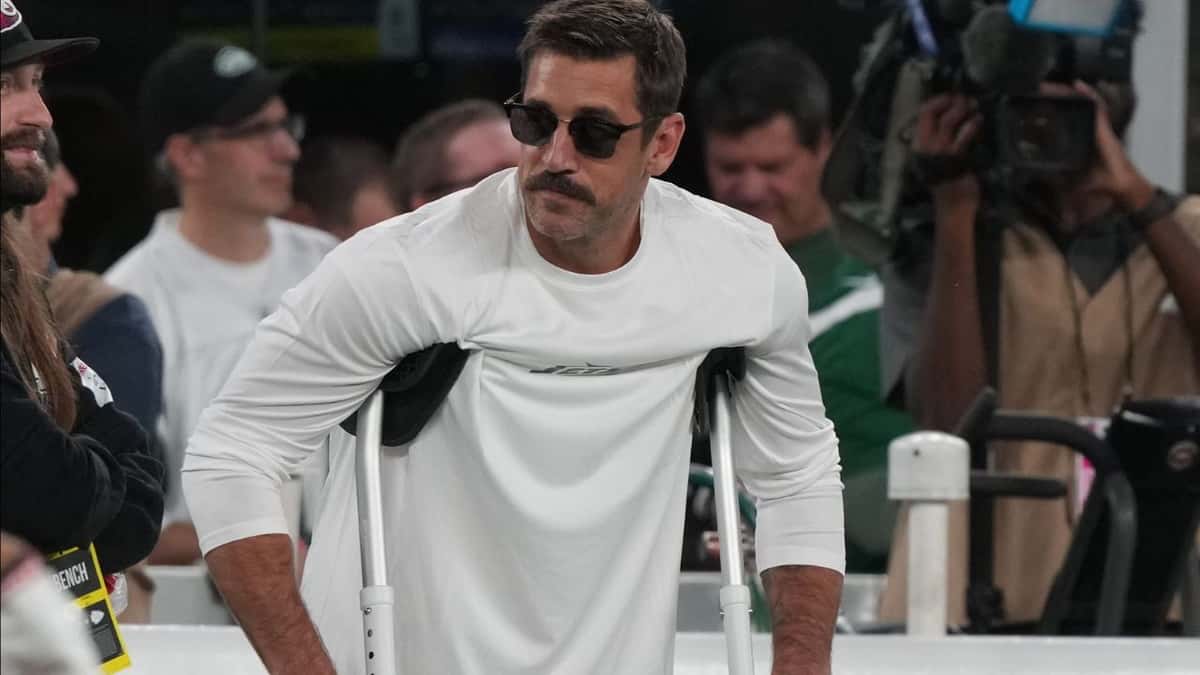 Marvel Actor Dresses Up as Injured Aaron Rodgers For Halloween - The ...