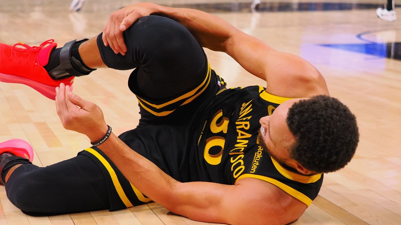 Stephen Curry Leaves Warriors Fans Concerned After 'Worrying' Injury ...