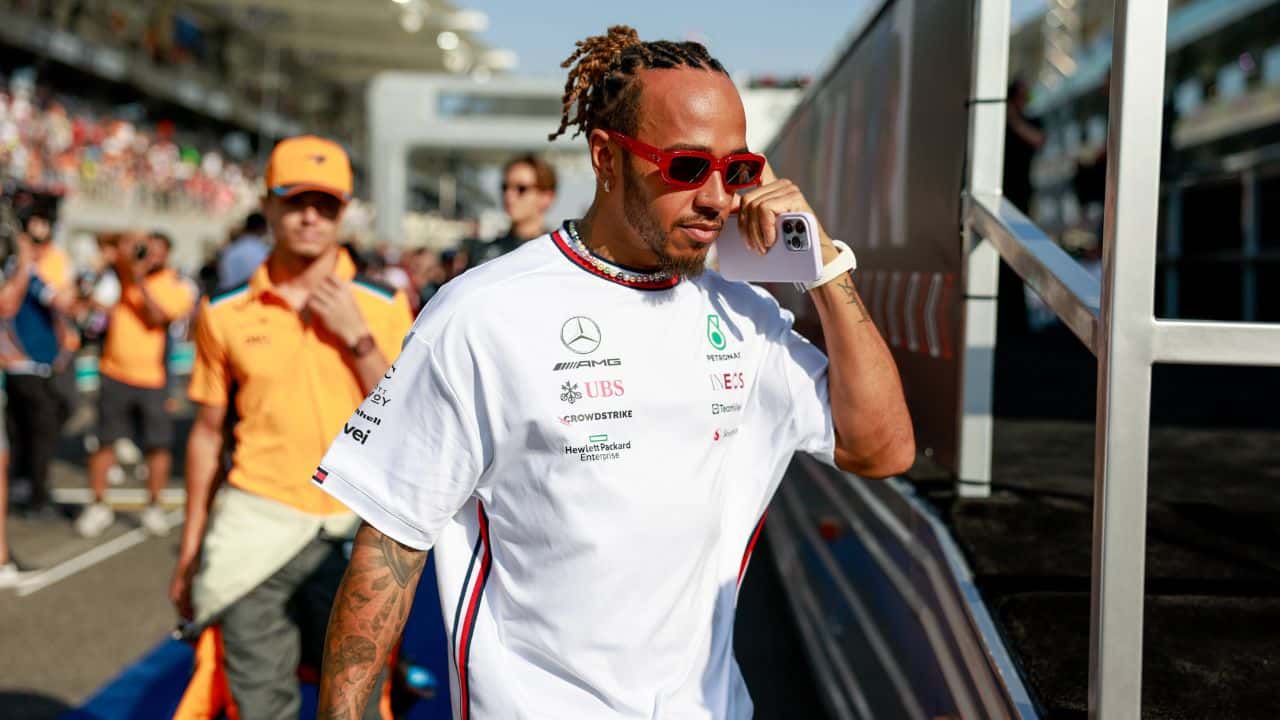 “Not My Fault”: Lewis Hamilton Says He Had No Say in Mike Elliott’s ...