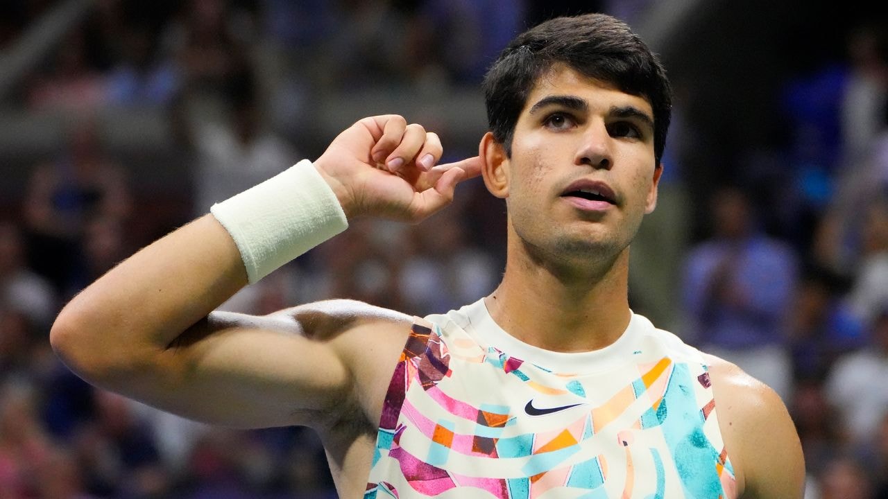 Carlos Alcaraz Jokes About Going Sleeveless at US Open in Banter With ...