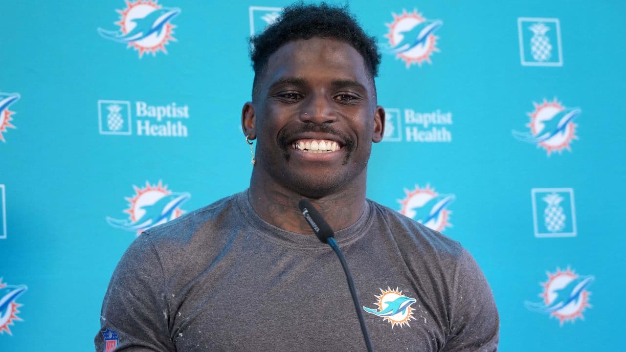 “Where Is Your Neck?”: Fans Left Dumbstruck After Tyreek Hill Changes ...