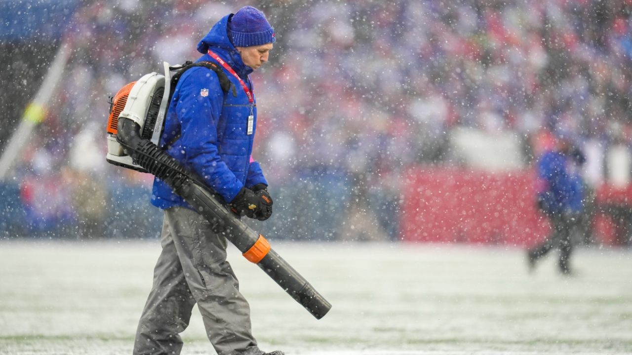 Buffalo Bills are Giving $20 an Hour, Free Food to Snow Shovelers ...