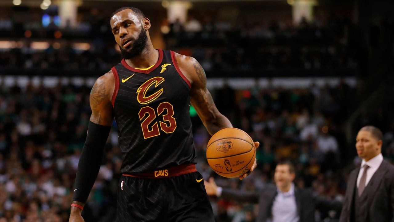 "Signed the Contract with the Cavs": LeBron James and Entourage ...