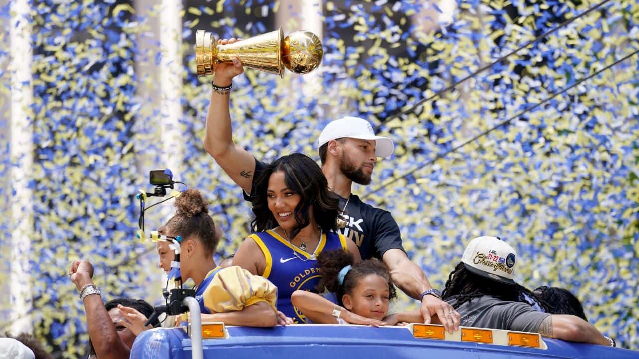 Stephen Curry Posts ‘Adorable’ Photos With Ayesha Curry and Children ...