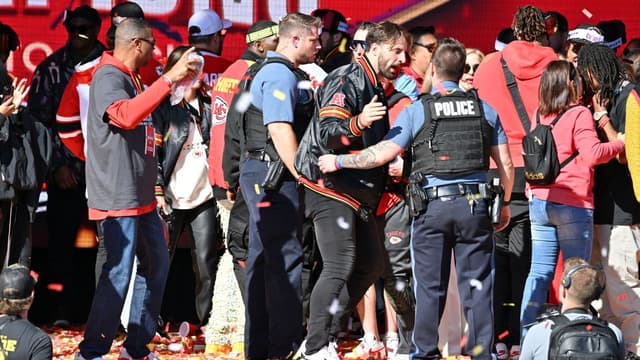 Taylor Swift Makes a Generous Six Figure Donation to the Family of ...