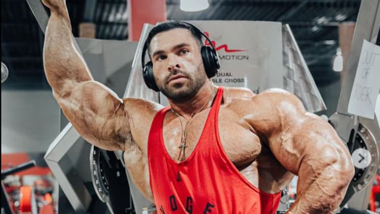Mr. Olympia 2023 Champion Derek Lunsford Unveils His Full Shoulder ...